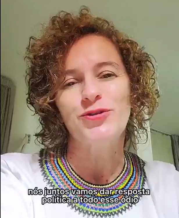 Isolda responde a deputado que fez arminha na porta do gabinete dela ...